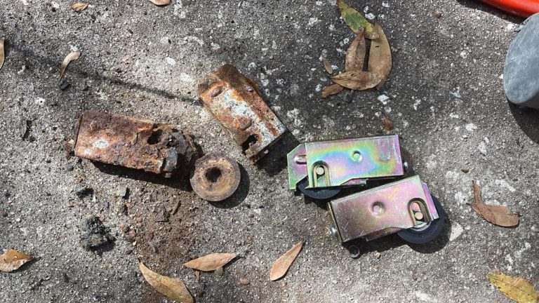 How do you fix a sliding door that won't slide? | 24hr Sliding Door Repair